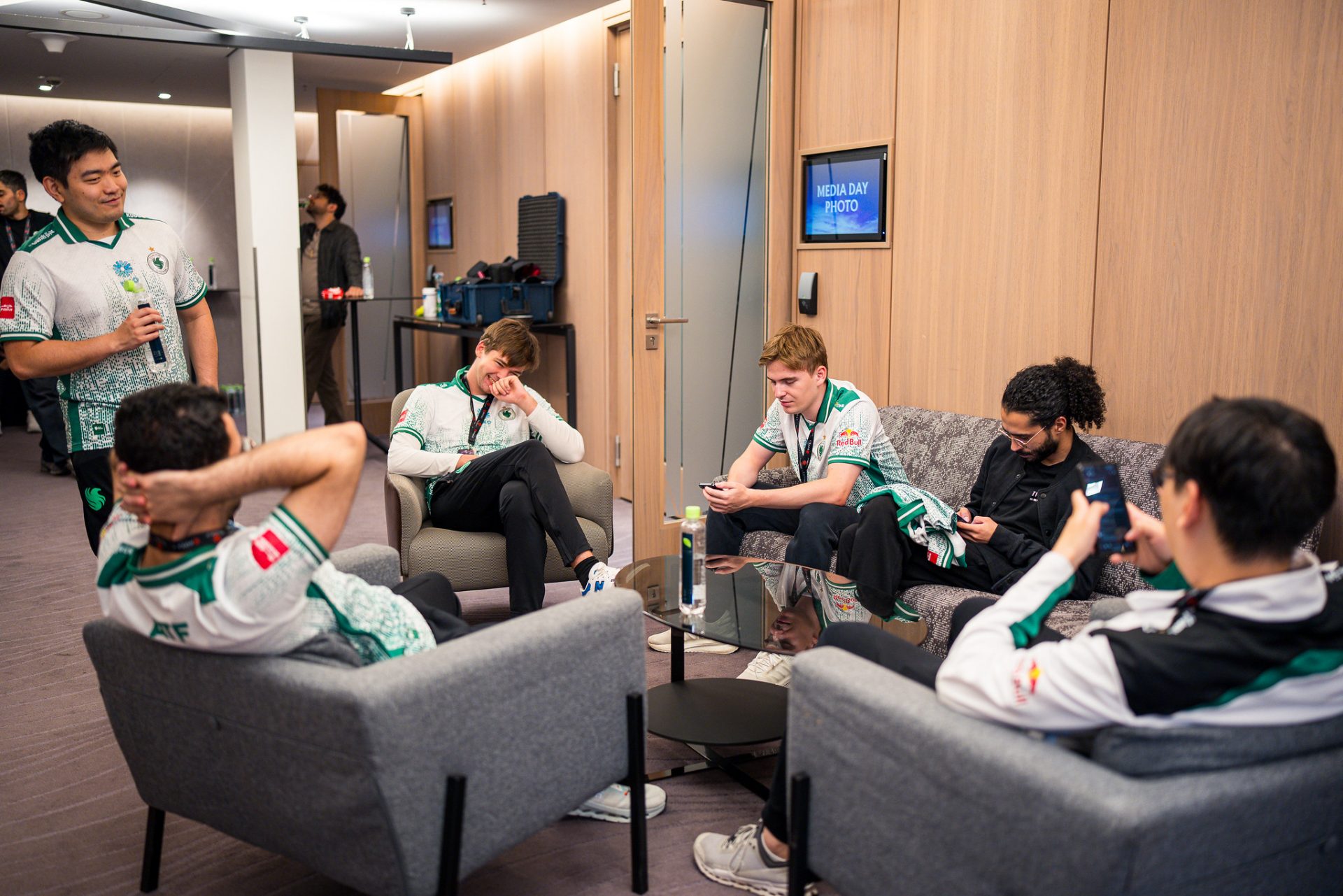 Xtreme Gaming, Team Falcons and Team Tidebound Impressed Everyone After Day 1 at TI 2025 – blix.gg